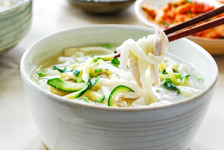 Kalguksu: O Macarrão Coreano Que Você Precisa Experimentar! 🍜 - Coreano ...
